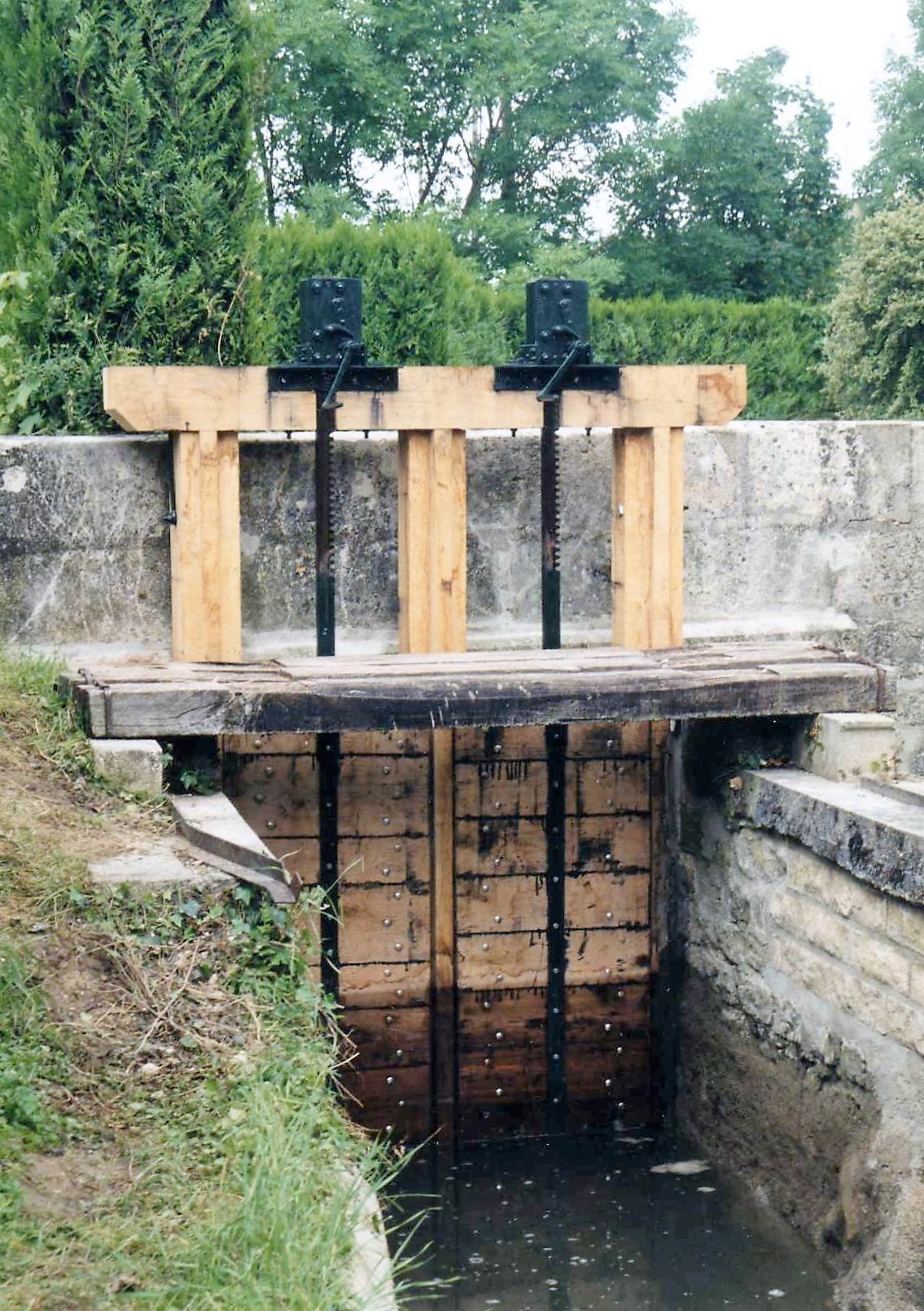 Vannes hydrauliques – Restauration de charpente et couverture de toit ...